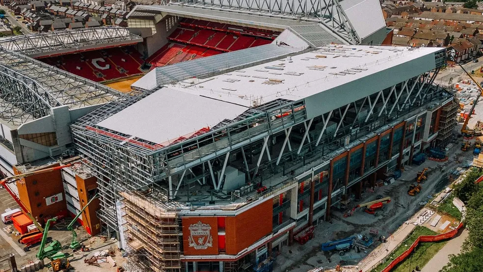 Liverpool mostra imagens das obras de ampliação de Anfield - A BOLA DA VEZ